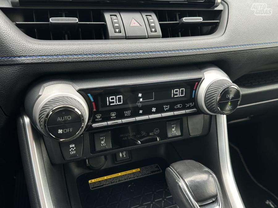Grey Toyota RAV4 2019 in Kaunas, with an engine capacity of 2.50 L and mileage of 125 thousand km for 26774 €, photo 26 on AUTOMOTO.COM.LV