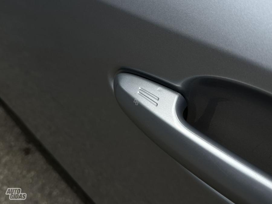 Grey Toyota RAV4 2019 in Kaunas, with an engine capacity of 2.50 L and mileage of 125 thousand km for 26774 €, photo 31 on AUTOMOTO.COM.LV