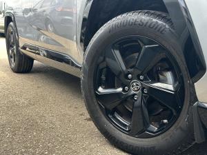 Grey Toyota RAV4 2019 in Kaunas, with an engine capacity of 2.50 L and mileage of 125 thousand km for 26774 €, photo 33 on AUTOMOTO.COM.LV