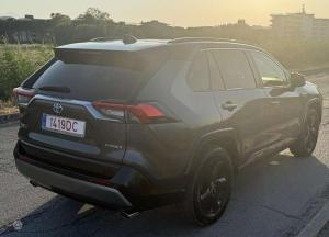 Grey Toyota RAV4 2019 in Vilnius, with an engine capacity of 2.49 L and mileage of 108 thousand km for 25000 €, photo 6 on AUTOMOTO.COM.LV