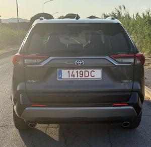 Grey Toyota RAV4 2019 in Vilnius, with an engine capacity of 2.49 L and mileage of 108 thousand km for 25000 €, photo 7 on AUTOMOTO.COM.LV