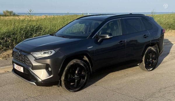 Grey Toyota RAV4 2019 in Vilnius, with an engine capacity of 2.49 L and mileage of 108 thousand km for 25000 €, photo 7 on AUTOMOTO.COM.LV