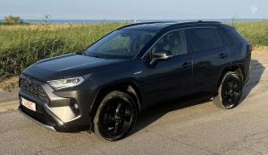Grey Toyota RAV4 2019 in Vilnius, with an engine capacity of 2.49 L and mileage of 108 thousand km for 25000 €, photo 8 on AUTOMOTO.COM.LV