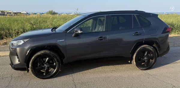 Grey Toyota RAV4 2019 in Vilnius, with an engine capacity of 2.49 L and mileage of 108 thousand km for 25000 €, photo 8 on AUTOMOTO.COM.LV