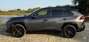 Grey Toyota RAV4 2019 in Vilnius, with an engine capacity of 2.49 L and mileage of 108 thousand km for 25000 €, photo 10 on AUTOMOTO.COM.LV