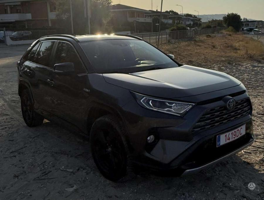 Grey Toyota RAV4 2019 in Vilnius, with an engine capacity of 2.49 L and mileage of 108 thousand km for 25000 €, photo 11 on AUTOMOTO.COM.LV