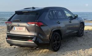Grey Toyota RAV4 2019 in Vilnius, with an engine capacity of 2.49 L and mileage of 108 thousand km for 25000 €, photo 13 on AUTOMOTO.COM.LV