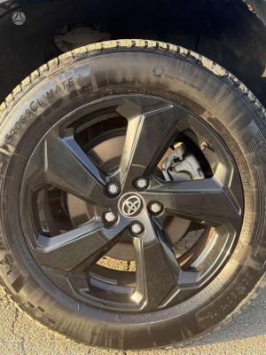 Grey Toyota RAV4 2019 in Vilnius, with an engine capacity of 2.49 L and mileage of 108 thousand km for 25000 €, photo 14 on AUTOMOTO.COM.LV