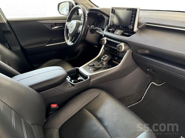 Pelēks Toyota RAV4 2019 Rīga, ar dzinēja tilpumu 2.50 L un nobraukumu 145 tūkst. km par 27490 €, foto 6 vietnē AUTOMOTO.COM.LV