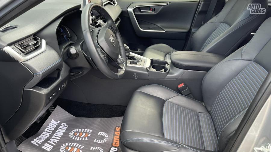 Pelēks Toyota RAV4 2019 Marijampole, ar dzinēja tilpumu 2.50 L un nobraukumu 176 tūkst. km par 22200 €, foto 12 vietnē AUTOMOTO.COM.LV