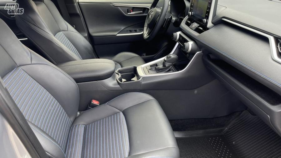 Pelēks Toyota RAV4 2019 Marijampole, ar dzinēja tilpumu 2.50 L un nobraukumu 176 tūkst. km par 22200 €, foto 13 vietnē AUTOMOTO.COM.LV