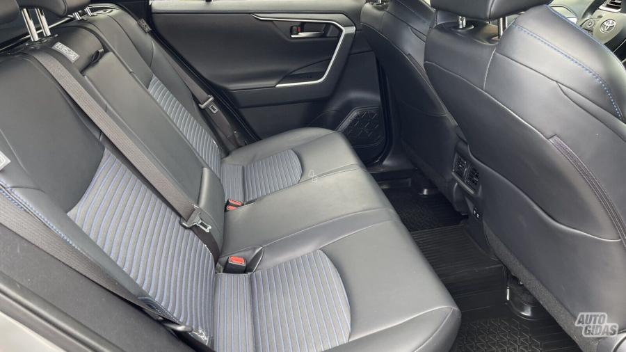 Pelēks Toyota RAV4 2019 Marijampole, ar dzinēja tilpumu 2.50 L un nobraukumu 176 tūkst. km par 22200 €, foto 16 vietnē AUTOMOTO.COM.LV