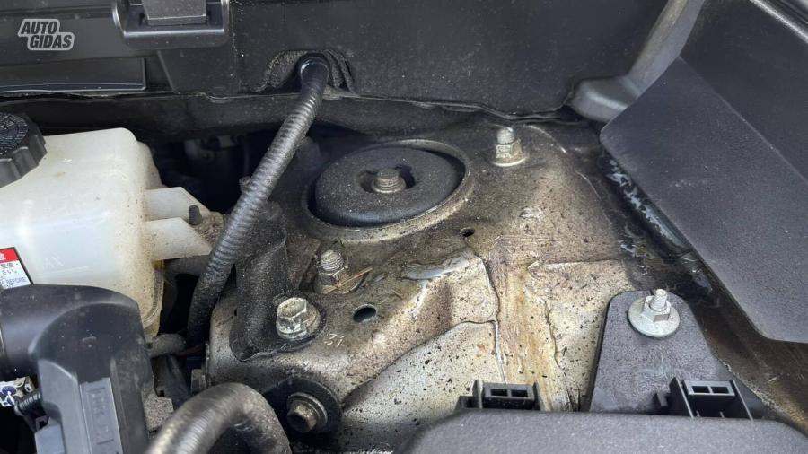 Pelēks Toyota RAV4 2019 Marijampole, ar dzinēja tilpumu 2.50 L un nobraukumu 176 tūkst. km par 22200 €, foto 35 vietnē AUTOMOTO.COM.LV