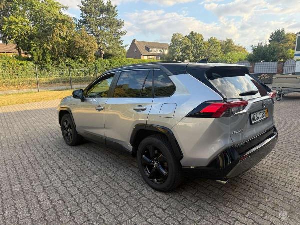 Grey Toyota RAV4 2019 in Vilnius, with an engine capacity of 2.50 L and mileage of 161 thousand km for 23900 €, photo 6 on AUTOMOTO.COM.LV