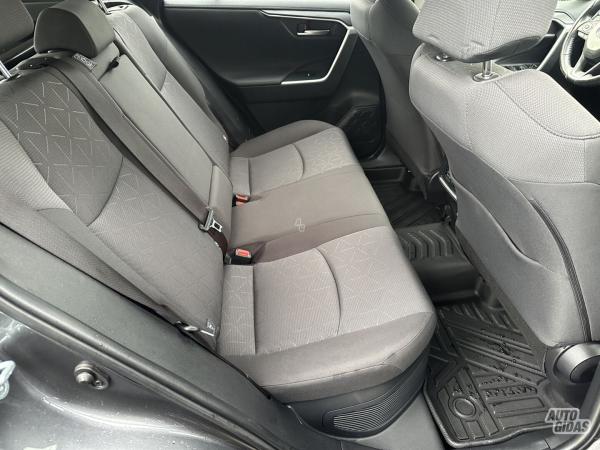 Pelēks Toyota RAV4 2019 Avižieniai, ar dzinēja tilpumu 2.50 L un nobraukumu 60 tūkst. km par 25500 €, foto 5 vietnē AUTOMOTO.COM.LV