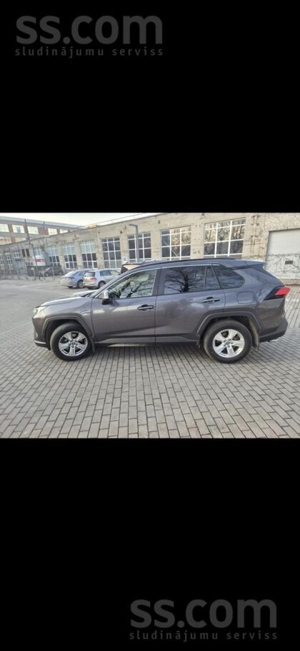 Grey Toyota RAV4 2019 in Riga, with an engine capacity of 2.00 L and mileage of 138 thousand km for 20500 €, photo 2 on AUTOMOTO.COM.LV