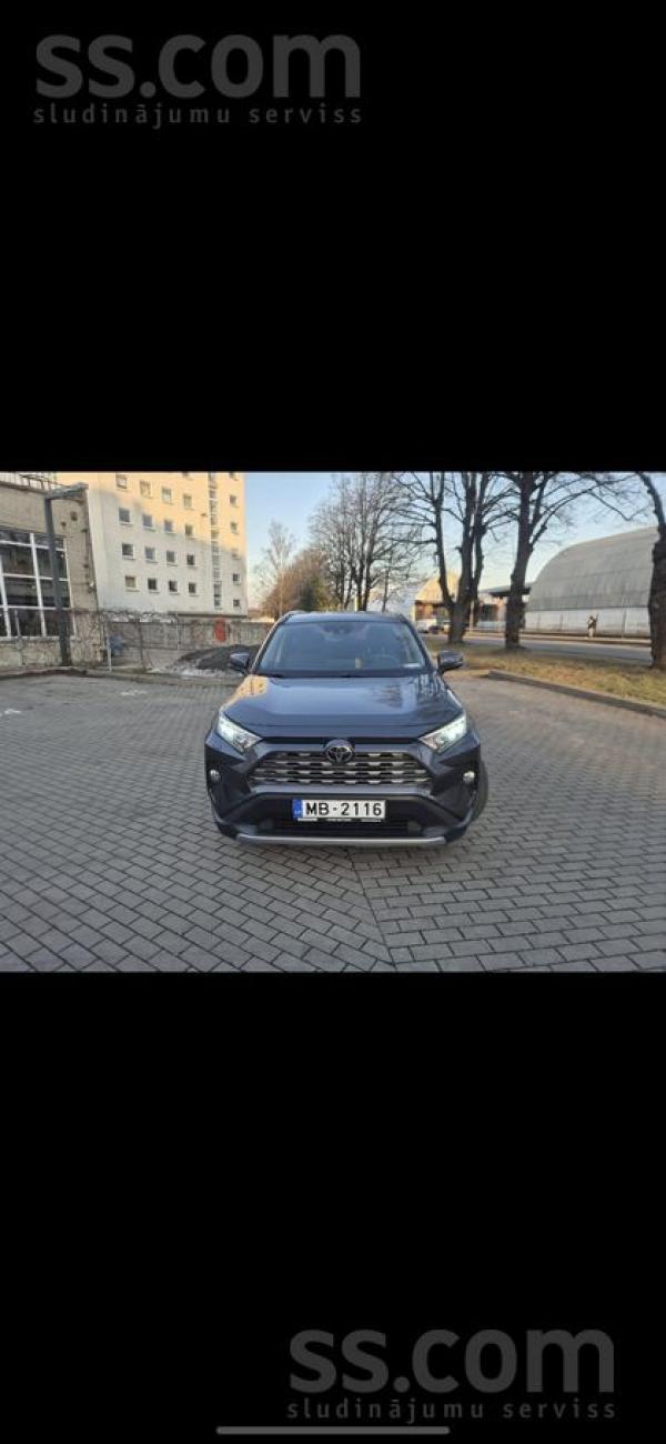 Grey Toyota RAV4 2019 in Riga, with an engine capacity of 2.00 L and mileage of 138 thousand km for 20500 €, photo 5 on AUTOMOTO.COM.LV
