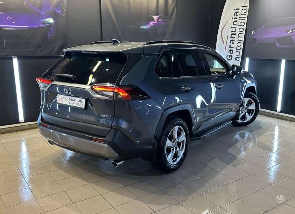 Grey Toyota RAV4 2019 in Vilnius, with an engine capacity of 2.50 L and mileage of 60 thousand km for 25500 €, photo 2 on AUTOMOTO.COM.LV
