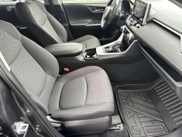 Grey Toyota RAV4 2019 in Vilnius, with an engine capacity of 2.50 L and mileage of 60 thousand km for 25500 €, photo 4 on AUTOMOTO.COM.LV