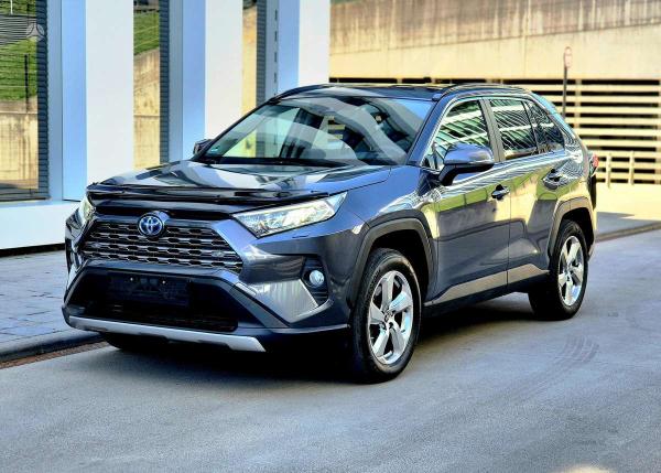 Grey Toyota RAV4 2019 in Vilnius, with an engine capacity of 2.49 L and mileage of 289 thousand km for 18000 €, photo 3 on AUTOMOTO.COM.LV