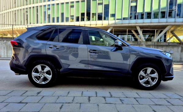Grey Toyota RAV4 2019 in Vilnius, with an engine capacity of 2.49 L and mileage of 289 thousand km for 18000 €, photo 7 on AUTOMOTO.COM.LV