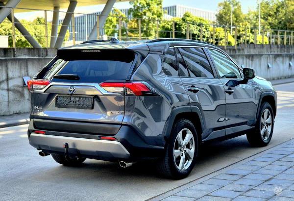 Grey Toyota RAV4 2019 in Vilnius, with an engine capacity of 2.49 L and mileage of 289 thousand km for 18000 €, photo 8 on AUTOMOTO.COM.LV
