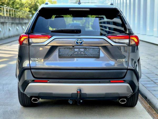 Grey Toyota RAV4 2019 in Vilnius, with an engine capacity of 2.49 L and mileage of 289 thousand km for 18000 €, photo 9 on AUTOMOTO.COM.LV