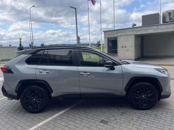 Pelēks Toyota RAV4 2019 Viļņa, ar dzinēja tilpumu 2.50 L un nobraukumu 140 tūkst. km par 23999 €, foto 4 vietnē AUTOMOTO.COM.LV