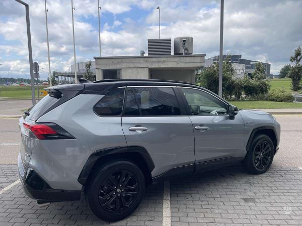 Pelēks Toyota RAV4 2019 Viļņa, ar dzinēja tilpumu 2.50 L un nobraukumu 140 tūkst. km par 23999 €, foto 5 vietnē AUTOMOTO.COM.LV