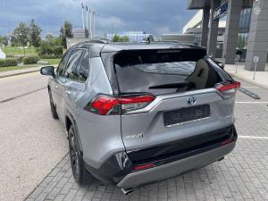 Grey Toyota RAV4 2019 in Vilnius, with an engine capacity of 2.50 L and mileage of 140 thousand km for 23999 €, photo 10 on AUTOMOTO.COM.LV
