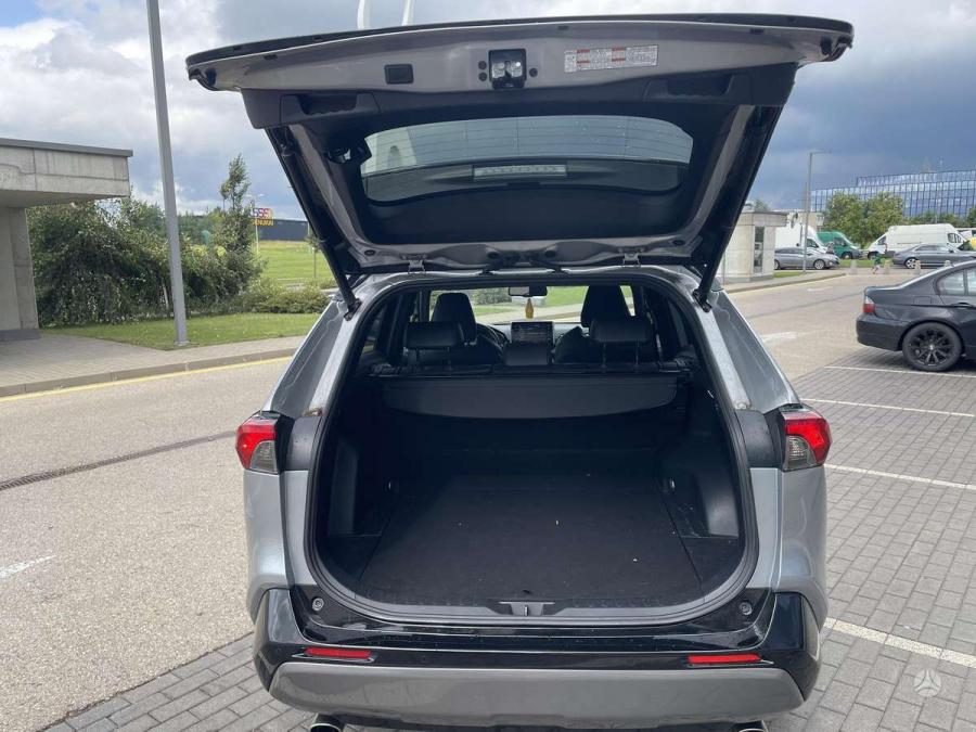 Grey Toyota RAV4 2019 in Vilnius, with an engine capacity of 2.50 L and mileage of 140 thousand km for 23999 €, photo 20 on AUTOMOTO.COM.LV