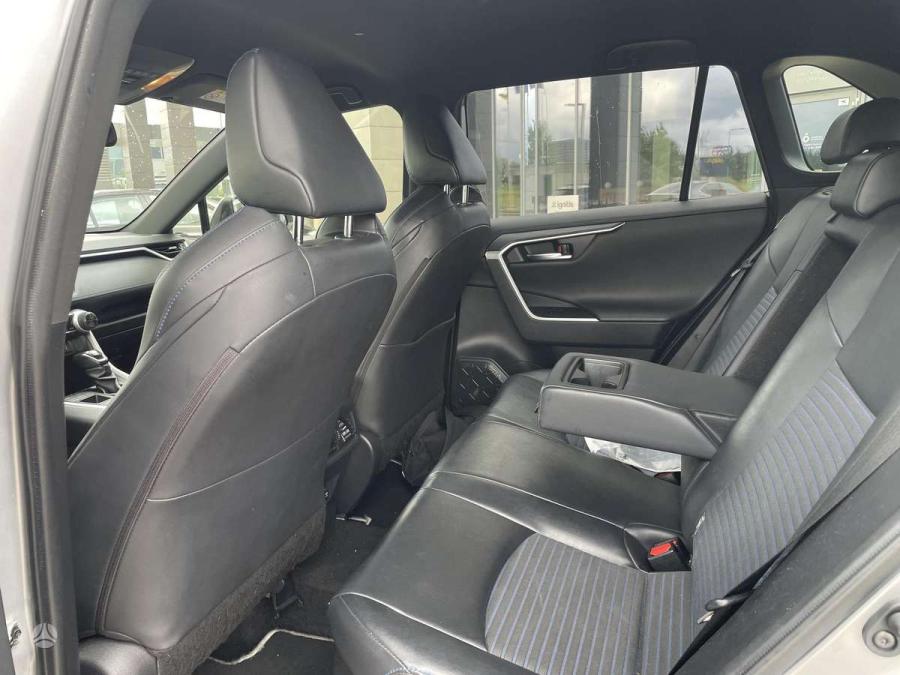 Grey Toyota RAV4 2019 in Vilnius, with an engine capacity of 2.50 L and mileage of 140 thousand km for 23999 €, photo 23 on AUTOMOTO.COM.LV