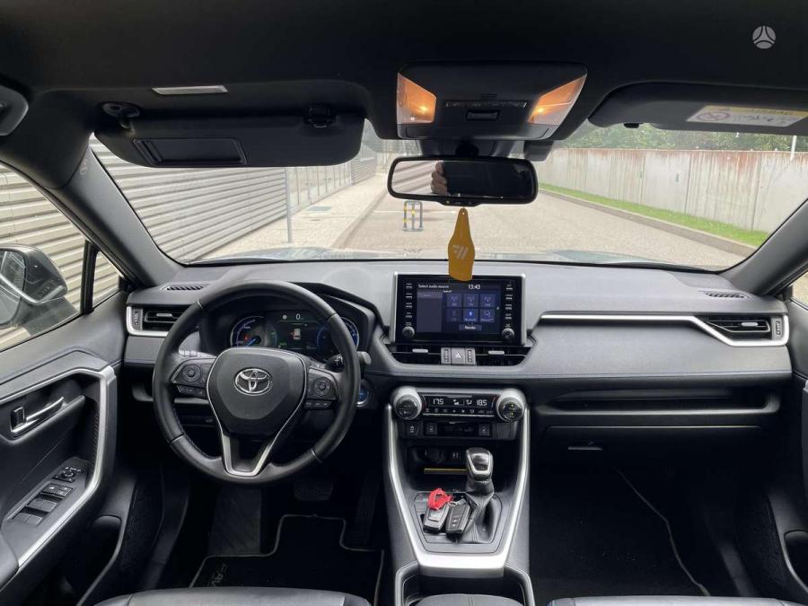 Grey Toyota RAV4 2019 in Vilnius, with an engine capacity of 2.50 L and mileage of 140 thousand km for 23999 €, photo 29 on AUTOMOTO.COM.LV