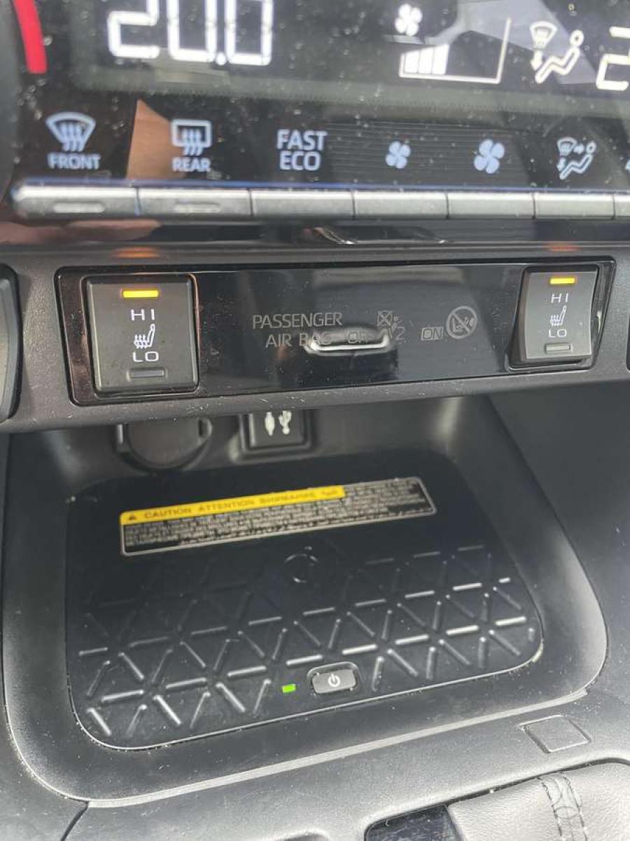 Grey Toyota RAV4 2019 in Vilnius, with an engine capacity of 2.50 L and mileage of 140 thousand km for 23999 €, photo 32 on AUTOMOTO.COM.LV