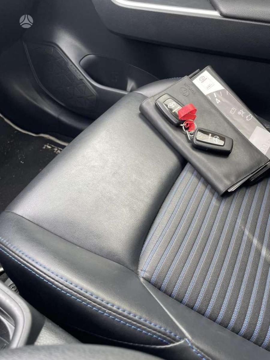 Grey Toyota RAV4 2019 in Vilnius, with an engine capacity of 2.50 L and mileage of 140 thousand km for 23999 €, photo 33 on AUTOMOTO.COM.LV