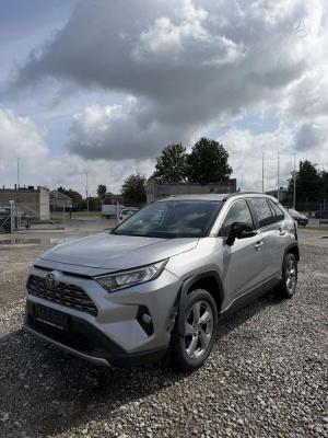 Grey Toyota RAV4 2019 in Siauliai, with an engine capacity of 1.99 L and mileage of 44 thousand km for 15200 €, photo  on AUTOMOTO.COM.LV