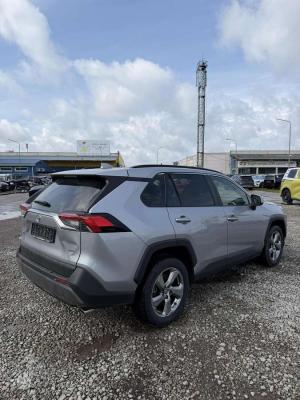 Grey Toyota RAV4 2019 in Siauliai, with an engine capacity of 1.99 L and mileage of 44 thousand km for 15200 €, photo 5 on AUTOMOTO.COM.LV
