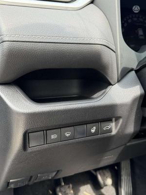 Grey Toyota RAV4 2019 in Siauliai, with an engine capacity of 1.99 L and mileage of 44 thousand km for 15200 €, photo 9 on AUTOMOTO.COM.LV