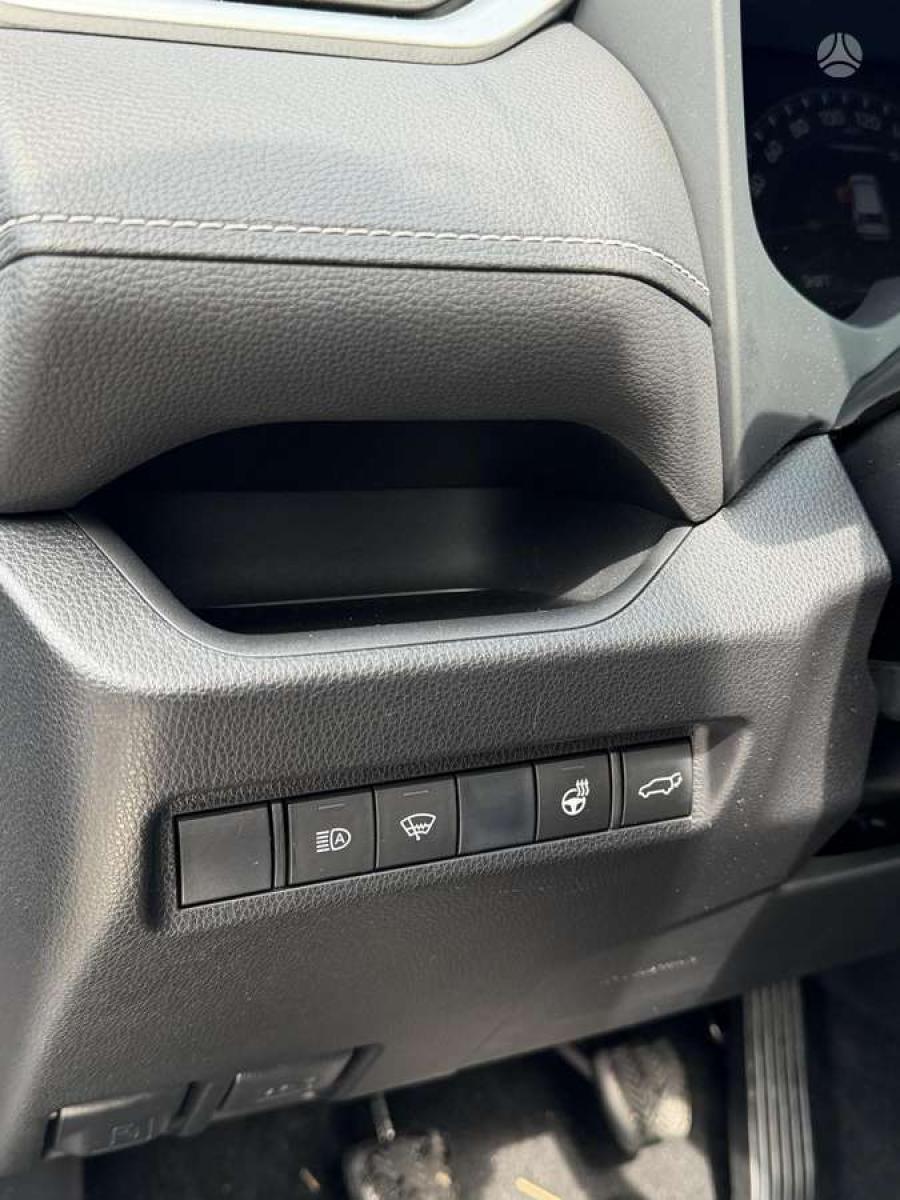 Grey Toyota RAV4 2019 in Siauliai, with an engine capacity of 1.99 L and mileage of 44 thousand km for 15200 €, photo 9 on AUTOMOTO.COM.LV