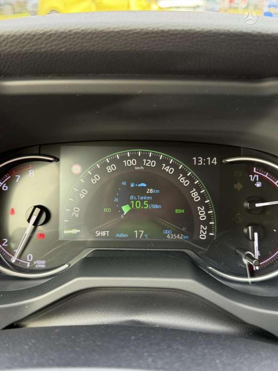 Grey Toyota RAV4 2019 in Siauliai, with an engine capacity of 1.99 L and mileage of 44 thousand km for 15200 €, photo 11 on AUTOMOTO.COM.LV