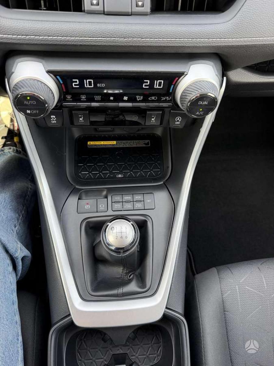 Grey Toyota RAV4 2019 in Siauliai, with an engine capacity of 1.99 L and mileage of 44 thousand km for 15200 €, photo 13 on AUTOMOTO.COM.LV
