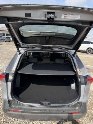 Grey Toyota RAV4 2019 in Siauliai, with an engine capacity of 1.99 L and mileage of 44 thousand km for 15200 €, photo 14 on AUTOMOTO.COM.LV
