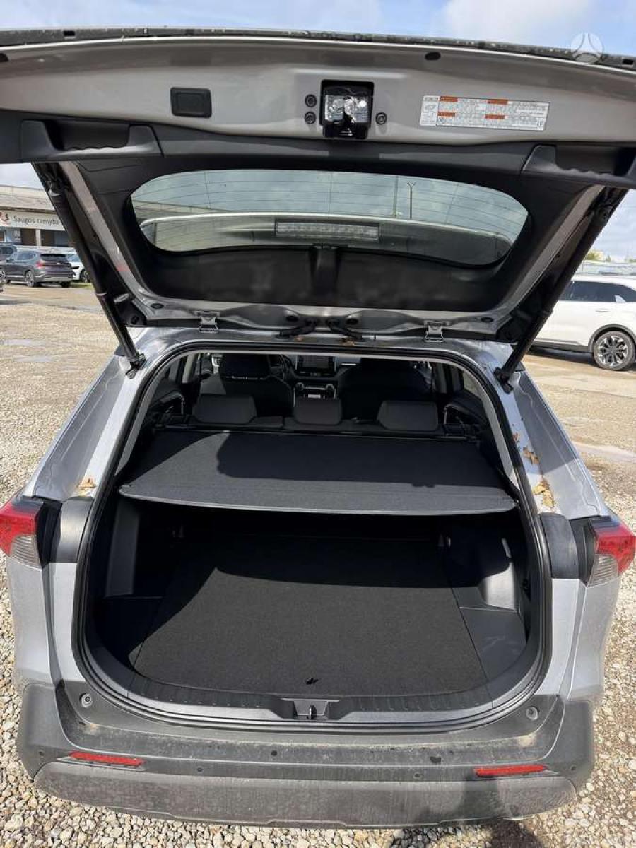 Grey Toyota RAV4 2019 in Siauliai, with an engine capacity of 1.99 L and mileage of 44 thousand km for 15200 €, photo 14 on AUTOMOTO.COM.LV