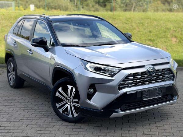 Pelēks Toyota RAV4 2019 Viļņa, ar dzinēja tilpumu 2.49 L un nobraukumu 210 tūkst. km par 22500 €, foto 1 vietnē AUTOMOTO.COM.LV