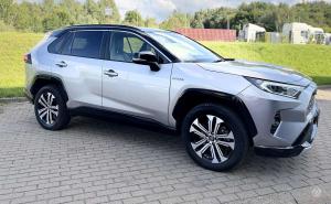 Grey Toyota RAV4 2019 in Vilnius, with an engine capacity of 2.49 L and mileage of 210 thousand km for 22500 €, photo 9 on AUTOMOTO.COM.LV