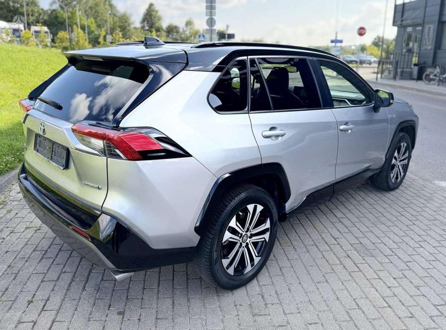 Grey Toyota RAV4 2019 in Vilnius, with an engine capacity of 2.49 L and mileage of 210 thousand km for 22500 €, photo 11 on AUTOMOTO.COM.LV