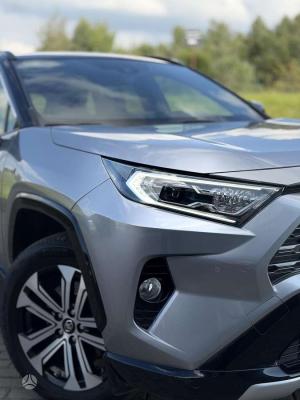 Grey Toyota RAV4 2019 in Vilnius, with an engine capacity of 2.49 L and mileage of 210 thousand km for 22500 €, photo 12 on AUTOMOTO.COM.LV