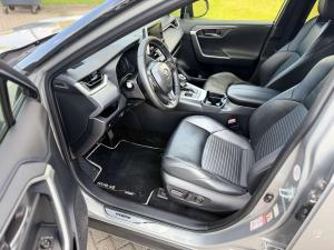 Grey Toyota RAV4 2019 in Vilnius, with an engine capacity of 2.49 L and mileage of 210 thousand km for 22500 €, photo 16 on AUTOMOTO.COM.LV