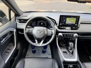 Grey Toyota RAV4 2019 in Vilnius, with an engine capacity of 2.49 L and mileage of 210 thousand km for 22500 €, photo 17 on AUTOMOTO.COM.LV