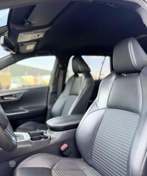 Grey Toyota RAV4 2019 in Vilnius, with an engine capacity of 2.49 L and mileage of 210 thousand km for 22500 €, photo 20 on AUTOMOTO.COM.LV